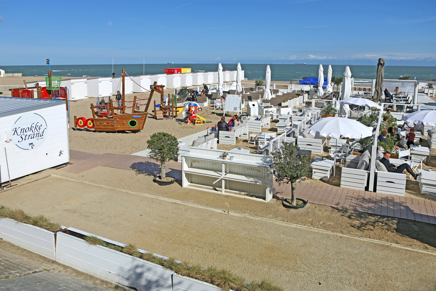 Home | Knokke Strand: Sfeer en genieten op blote voeten! Tegenover het ...